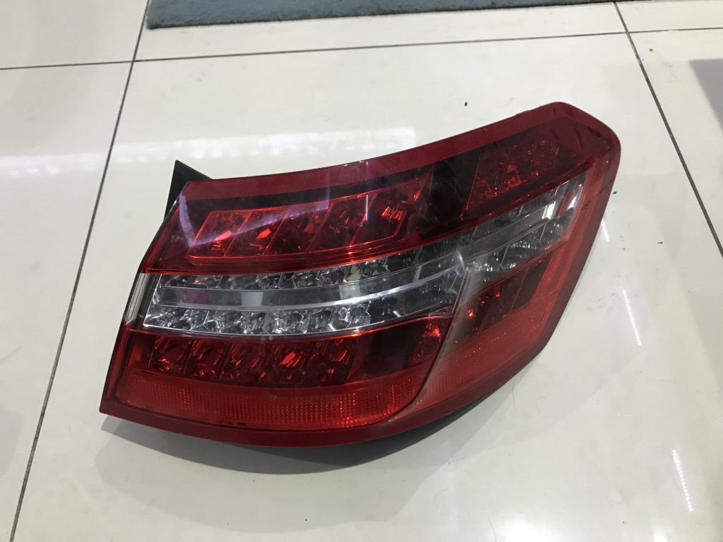 A 2129060558 L MERCEDES E CLASS W212 2009-2012 STOP A 2129060658 R ...