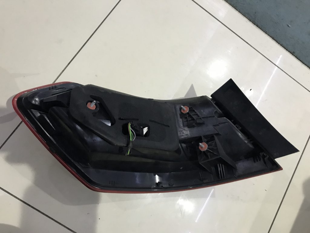 A 2129060558 L MERCEDES E CLASS W212 2009-2012 STOP A 2129060658 R ...